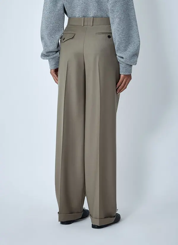 THE ROW Sorina Pleated Turn-up Pants - Gray