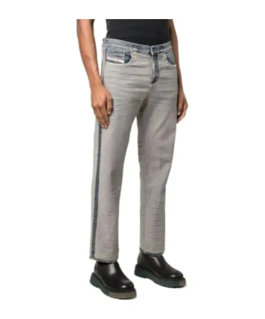 DIESEL® D-viker Logo Patch Straight-leg Jeans