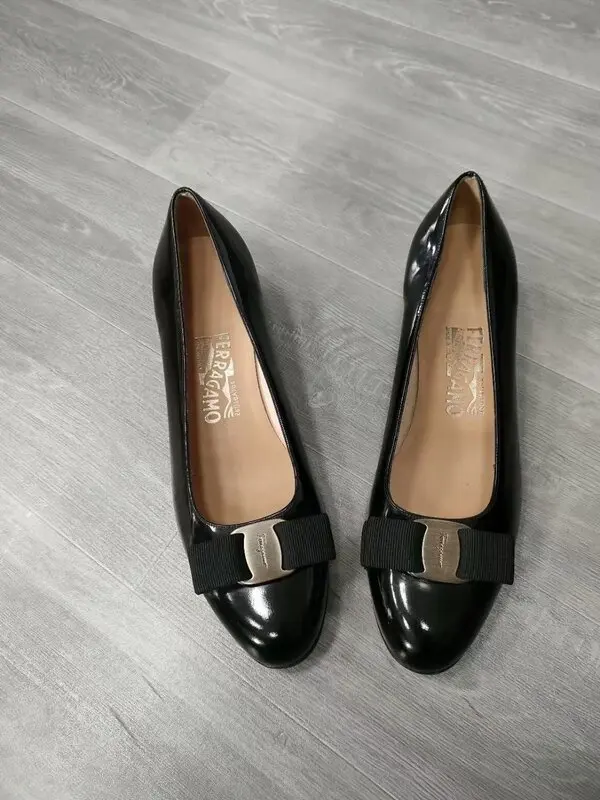 FERRAGAMO Patent Bow Detail Low Heel Pumps - Black