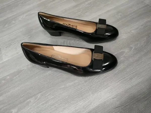 FERRAGAMO Patent Bow Detail Low Heel Pumps - Black