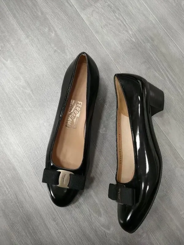 FERRAGAMO Patent Bow Detail Low Heel Pumps - Black