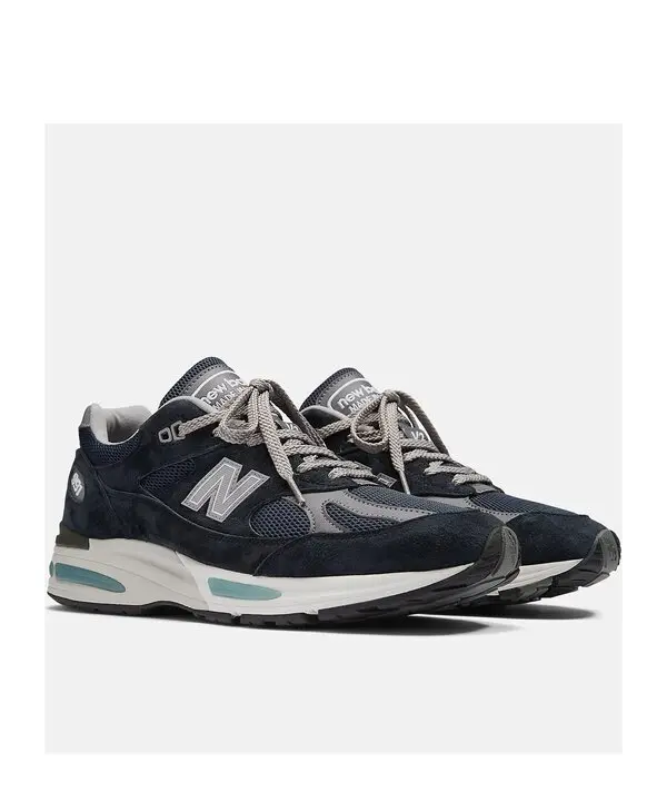 NEW BALANCE 991v2 Lace-up Sneakers - Black