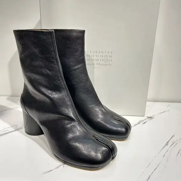 MAISON MARGIELA Tabi Toe Block Heeled Ankle Boots - Black