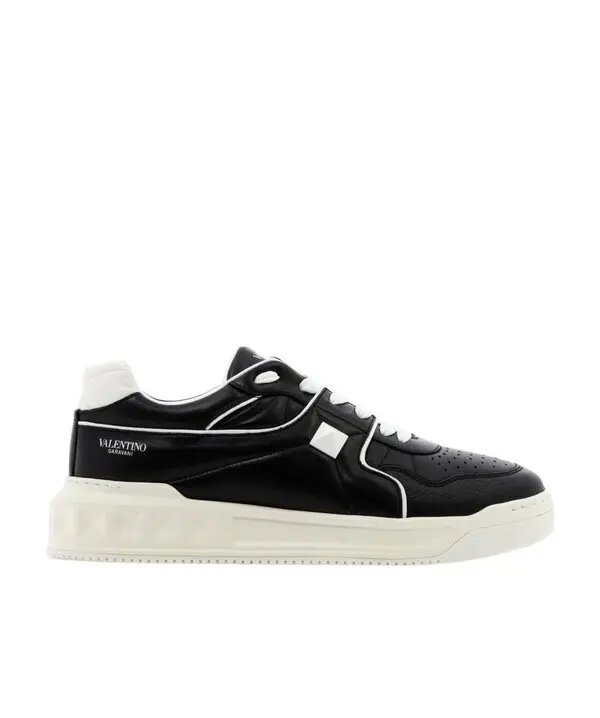 Valentino Garavani Roman Stud Lace-up Sneakers - Black