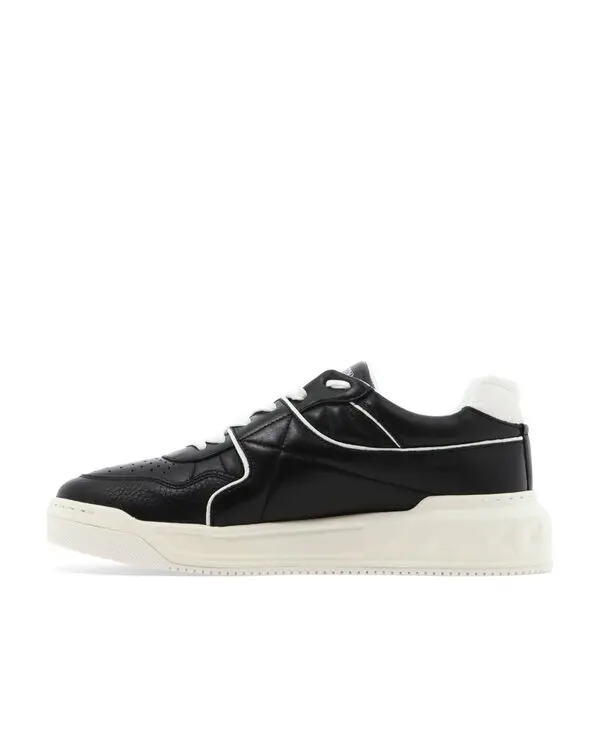 Valentino Garavani Roman Stud Lace-up Sneakers - Black
