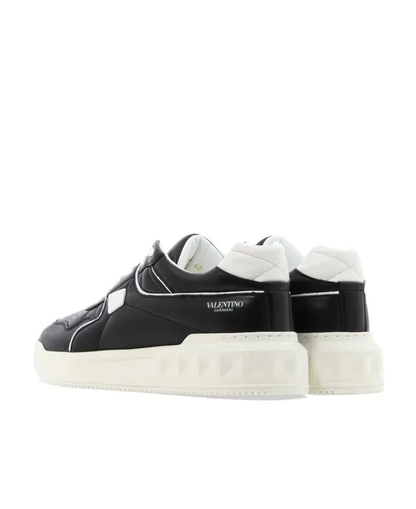 Valentino Garavani Roman Stud Lace-up Sneakers - Black