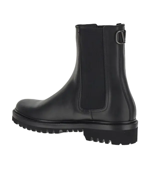Valentino Garavani Vlogo Plaque Round Toe Chelsea Boots