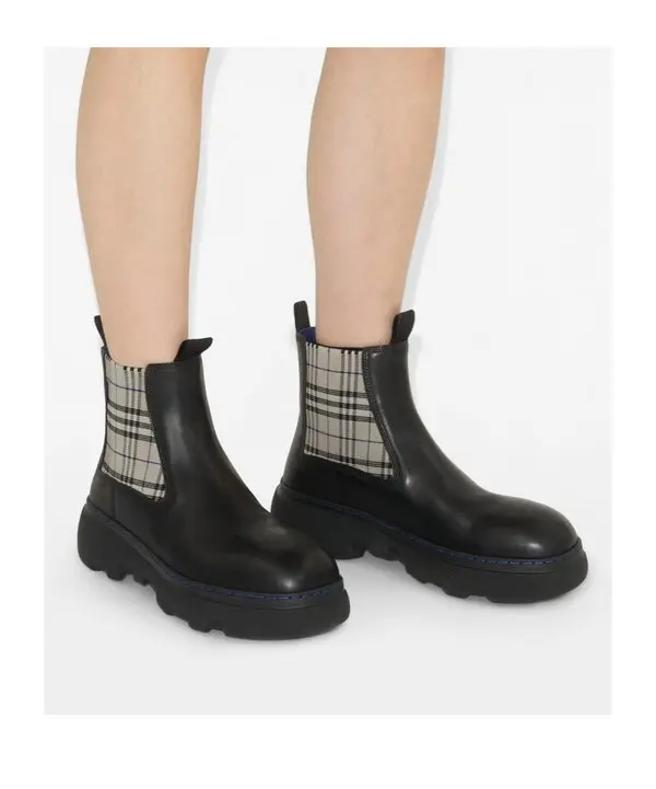 Burberry Chelsea Low Ankle Boots With Round Toe