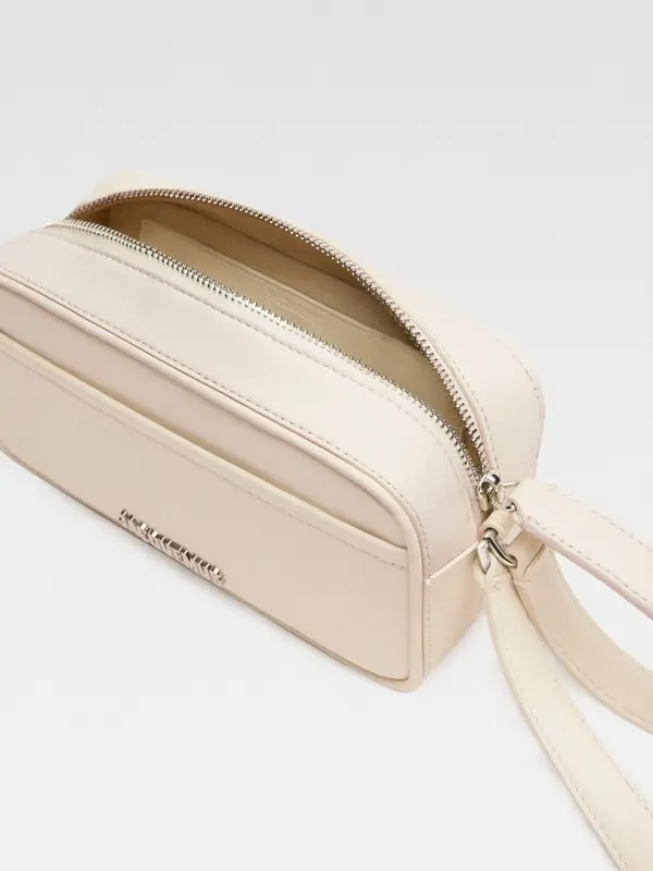 Jacquemus Le Baneto Crossbody Bag With Logo Plaque - Light Ivory