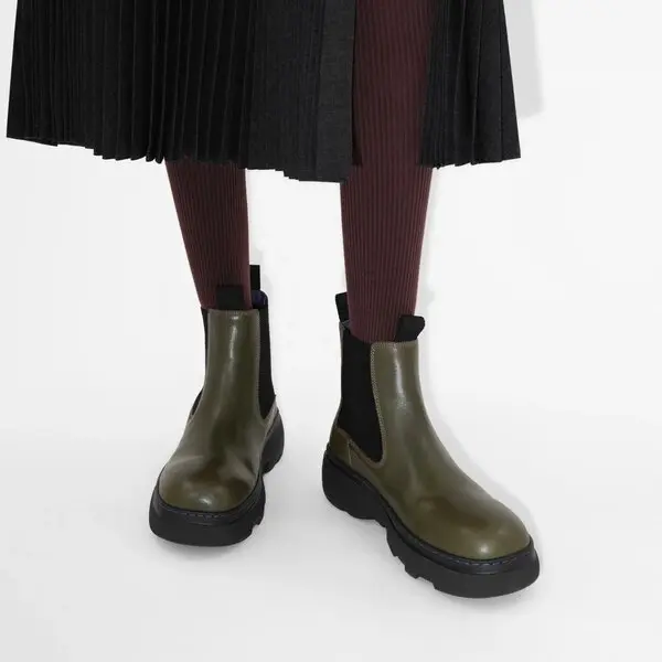 Burberry Round-toe Chelsea Boots