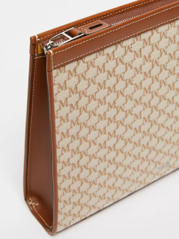 Max Mara Logo Plaque Zip-up Wallet - Nude