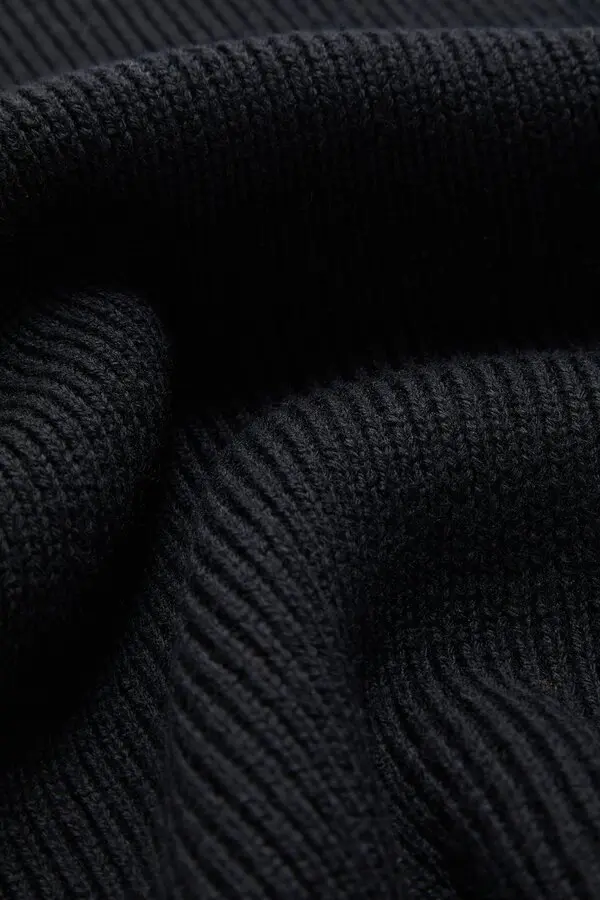 Moncler Logo Patch Ribbed Scarf - Black