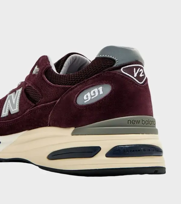 NEW BALANCE 991v2 Lace-up Sneakers - Black