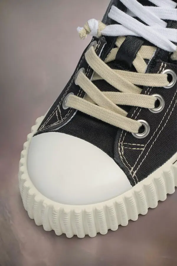 MAISON MARGIELA Round-toe Lace-up Sneakers