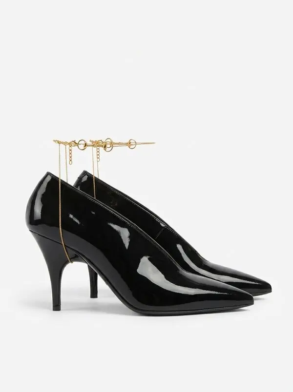 Gucci Pointed Toe Chain Detail High Heel Pumps
