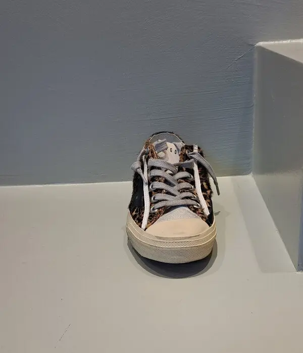 GOLDEN GOOSE V-star 2 Low-top Sneakers - Black