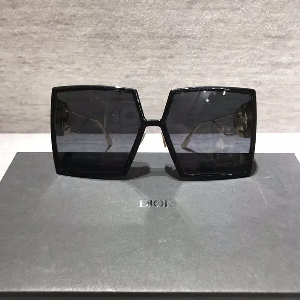 Dior 30 Montaigne Square Frame Sunglasses - Gray