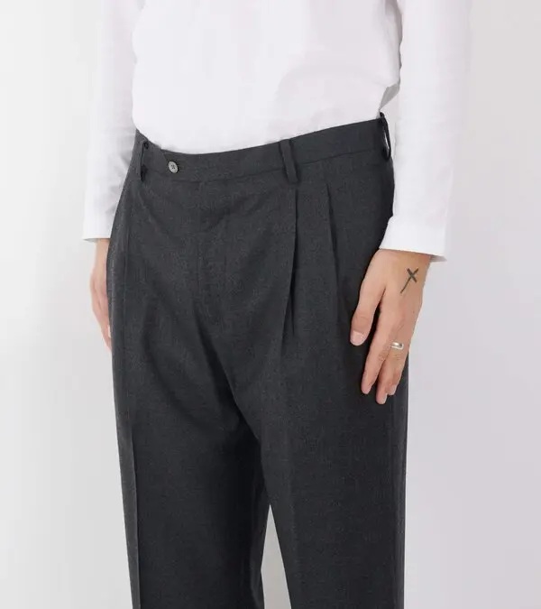 Auralee Super Light Wool Two-tuck Slacks Charcoal