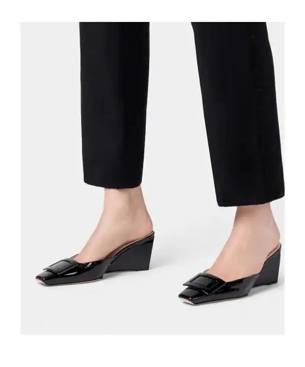 ROGER VIVIER Belle Vivier Patent Leather Wedge Mules With Painted Buckle - Black