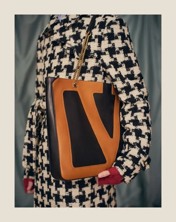 Valentino Garavani Vlogo Signature Chain-link Tote Bag