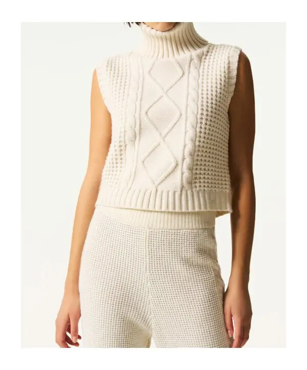 Perfect Moment Sleeveless Turtleneck Vest - Cream