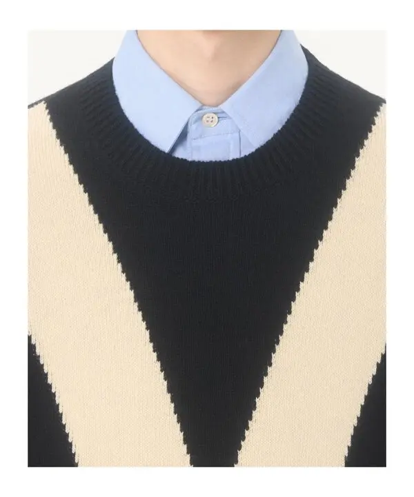 Valentino Garavani Crew Neck Long Sleeve Jumper With Graphic Print