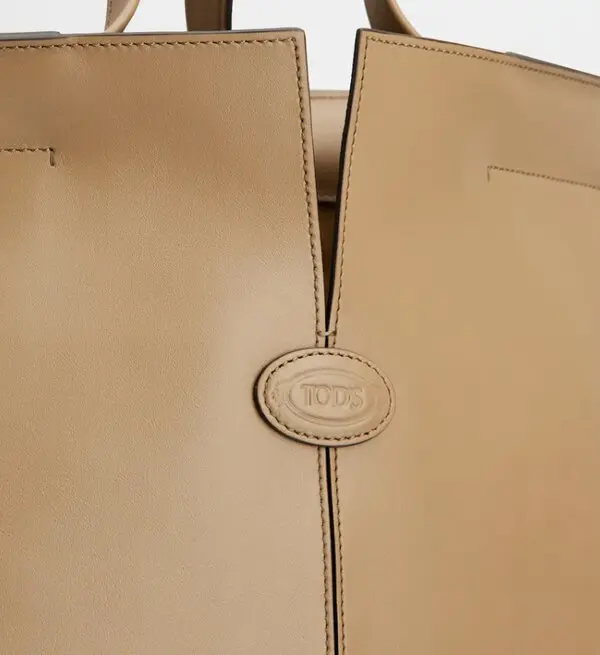 TOD'S Small Di Bag With Embossed Logo - Brown