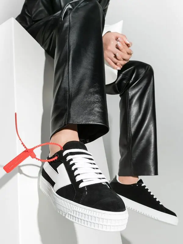 Off-White Arrow Logo Sneakers - White