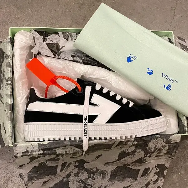 Off-White Arrow Logo Sneakers - White