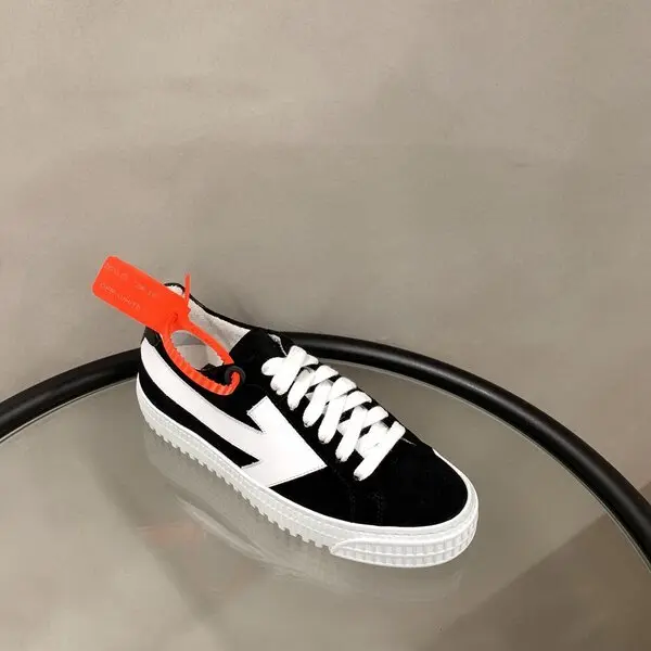 Off-White Arrow Logo Sneakers - White