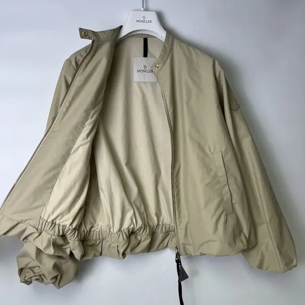 Moncler Gruissan Zip-up Jacket - Beige