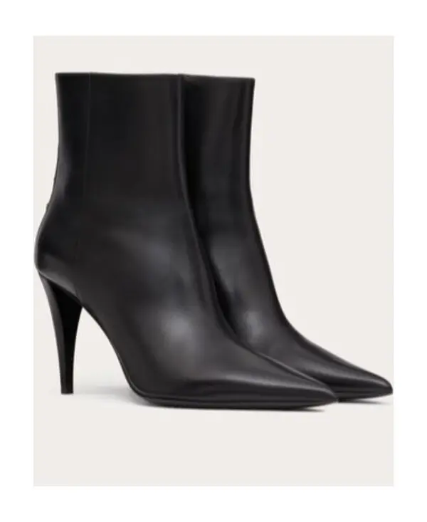Valentino Garavani Rockstud Pointed Toe Heeled Boots