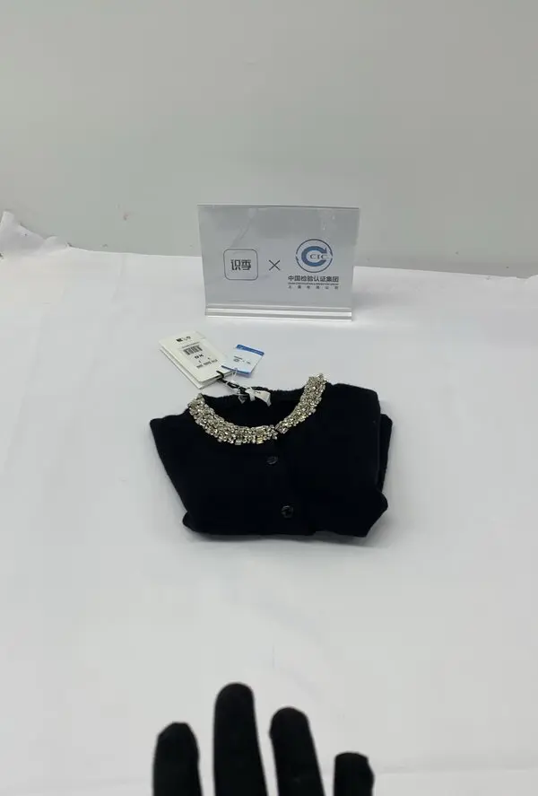 Celine Embroidered Cropped Cardigan In Cashmere - Black