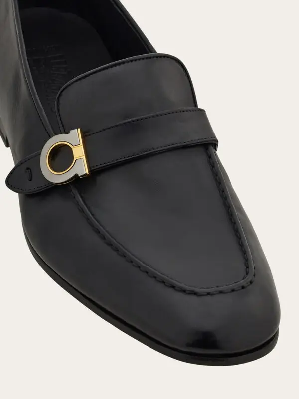 FERRAGAMO Gancini Buckle Loafers - Black
