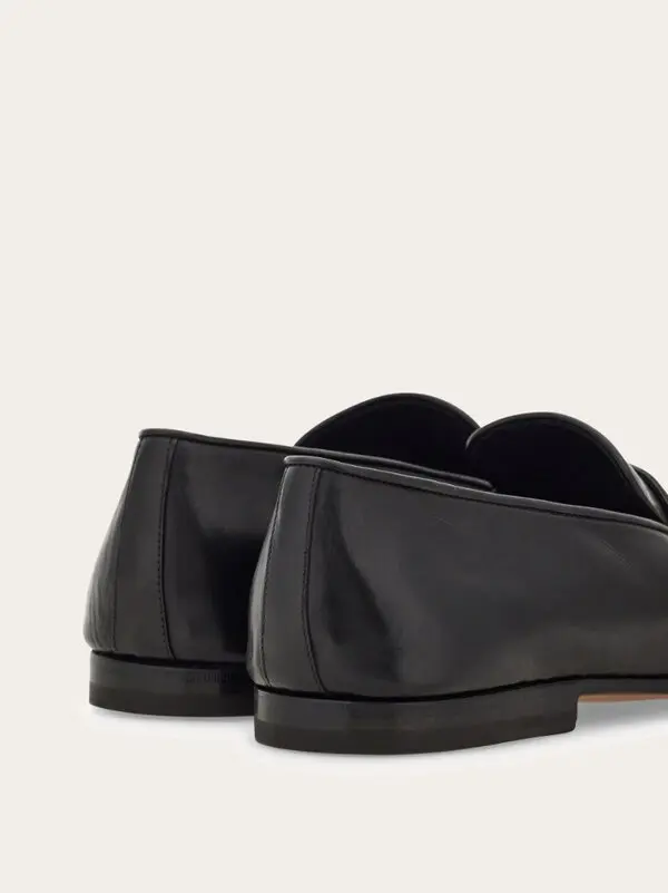 FERRAGAMO Gancini Buckle Loafers - Black