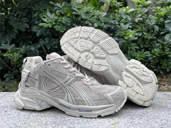 Balenciaga Runner Lace-up Sneakers - Beige