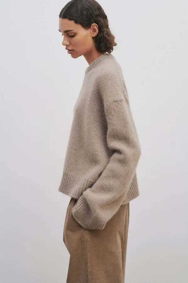 THE ROW Long-sleeved Cashmere Sweater