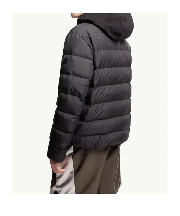 Moncler Logo Patch Zip-up Padded Jacket - Black