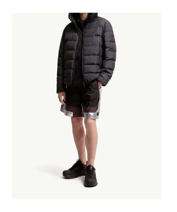 Moncler Logo Patch Zip-up Padded Jacket - Black