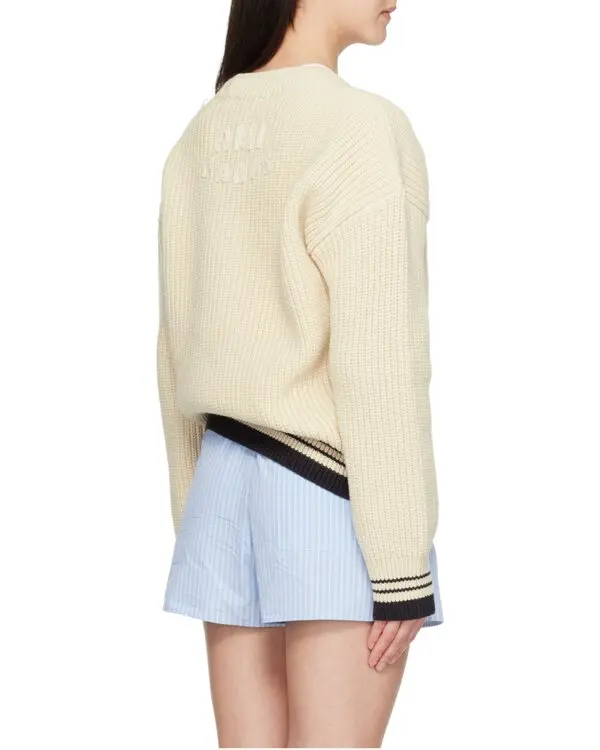AMI Paris Long-sleeved V-neck Jumper With Crochet Patch - No