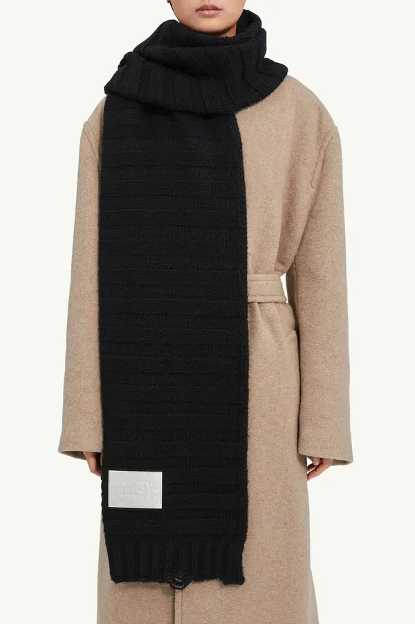 MAISON MARGIELA Logo Patch Distressed Knitted Scarf - Black