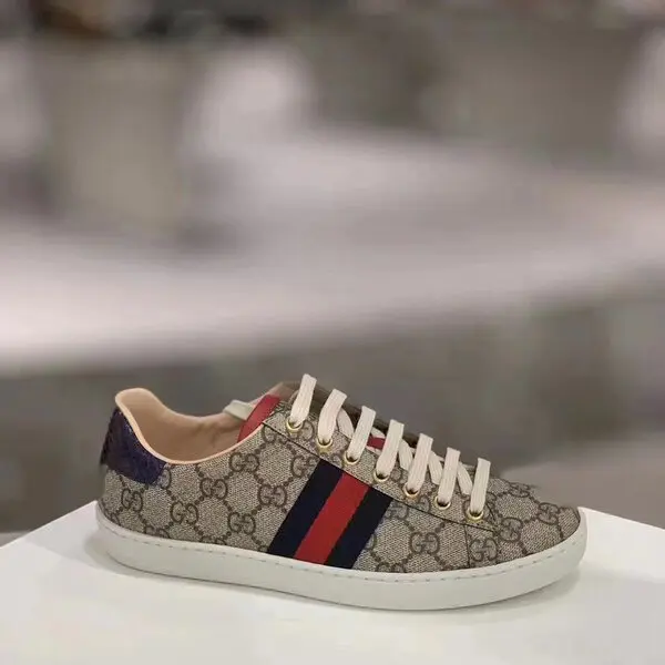 Gucci Ace Gg Supreme Bee Sneakers - Gray