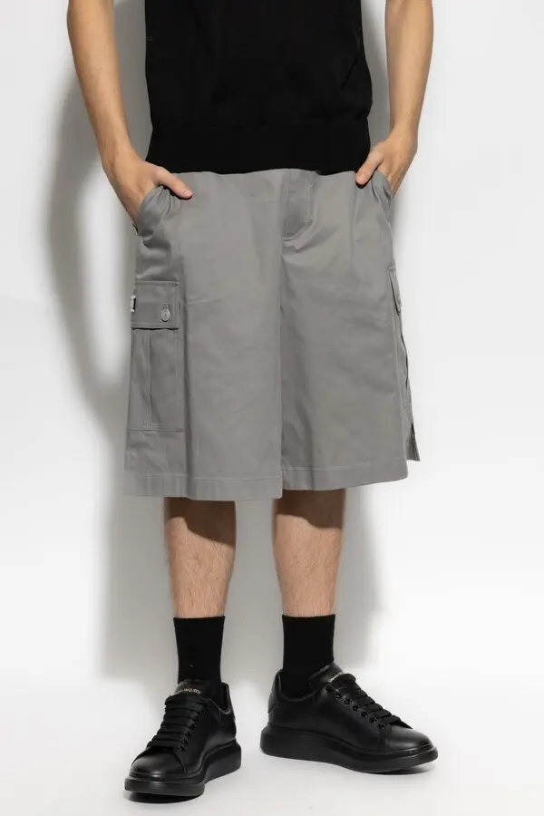 Dolce & Gabbana Cargo Shorts With Logo Plaque - Grey