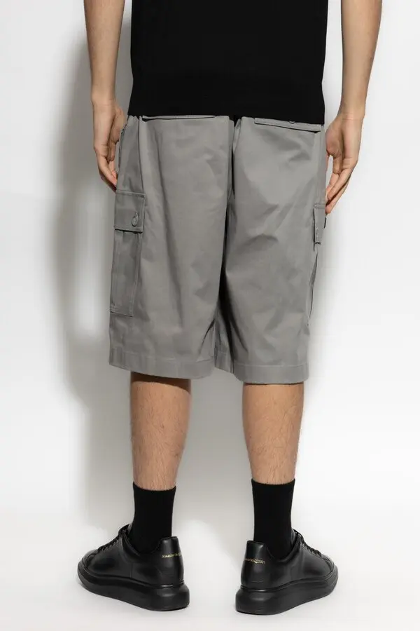 Dolce & Gabbana Cargo Shorts With Logo Plaque - Grey