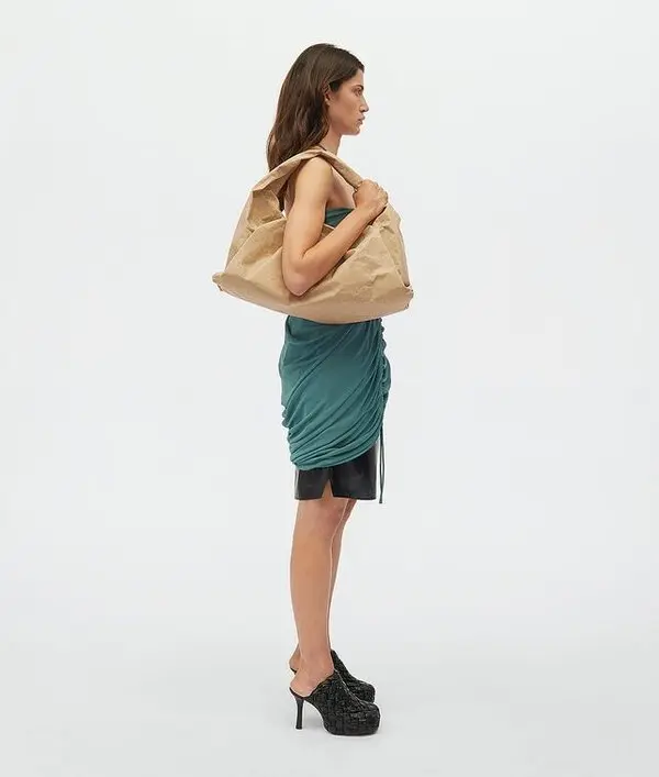 Bottega Veneta The Shoulder Pouch Bag - Nude