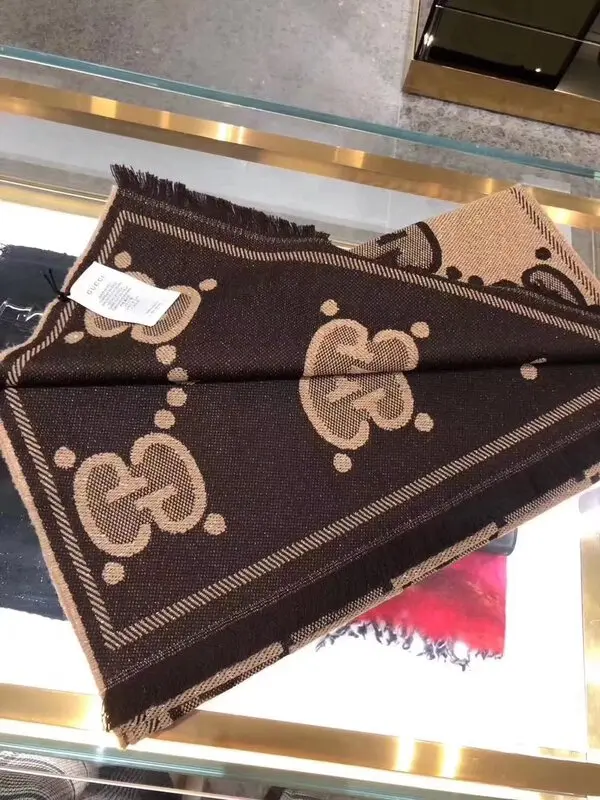 Gucci Gg Jacquard Scarf - Brown