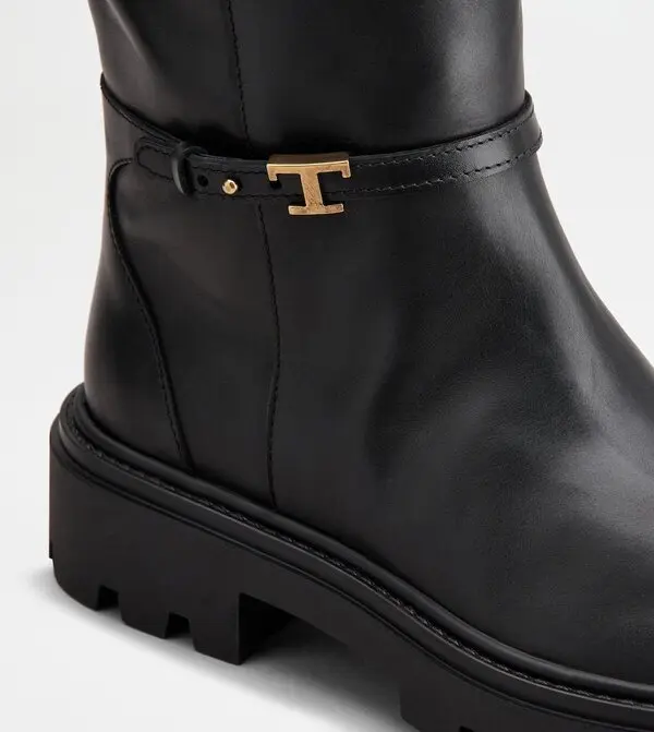 TOD'S Timeless Knee-high Boots