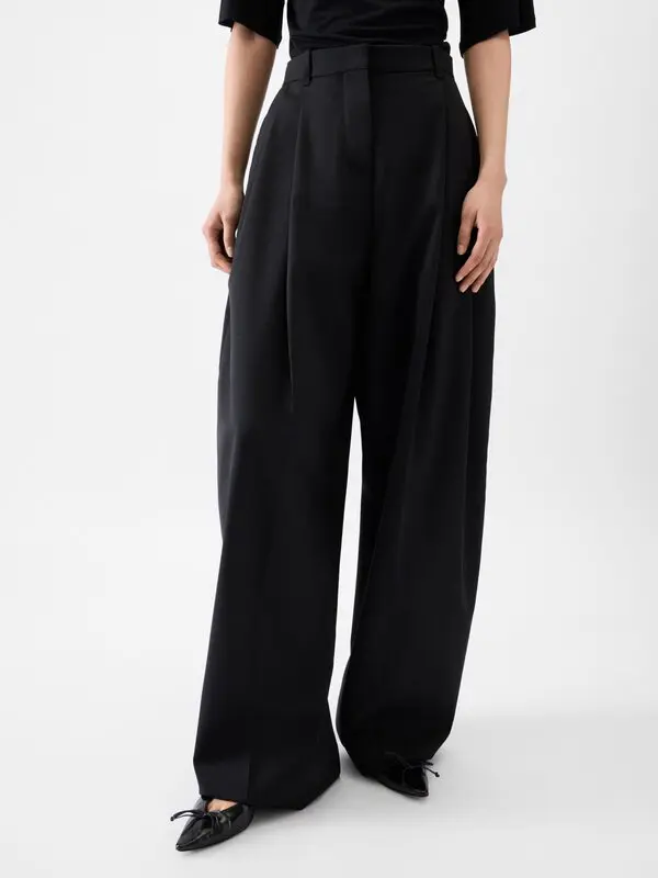 Jacquemus Pleated Front Wide Leg Trousers - Black