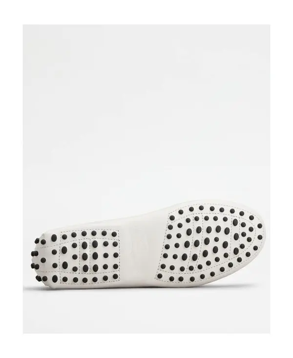 TOD'S Kate Gommino Driving Flat With Metal Chain Detail