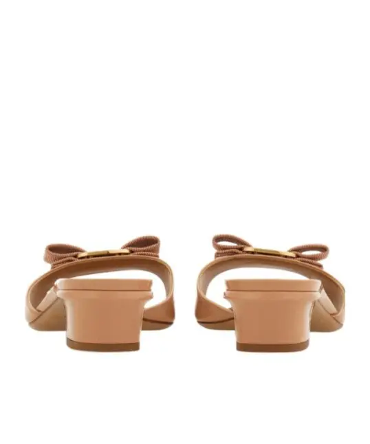 FERRAGAMO Vara Bow Slides - Amaretti